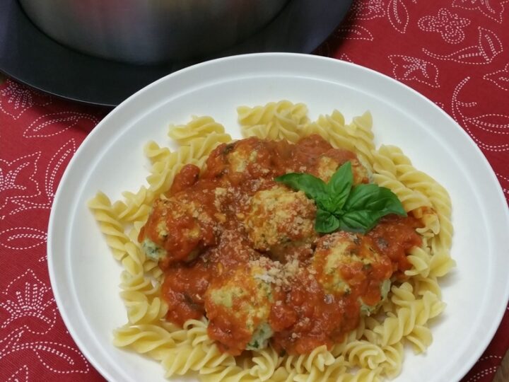 Mozzarella Chicken Stuffed Meatballs in Tomato Sauce Recipe - ThermoFun ...